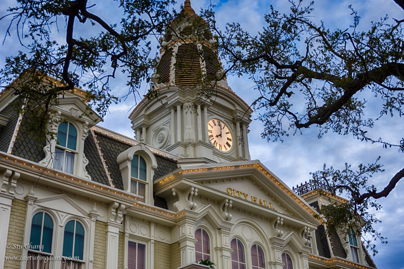 Capturing Disney: City Hall at the Magic Kingdom