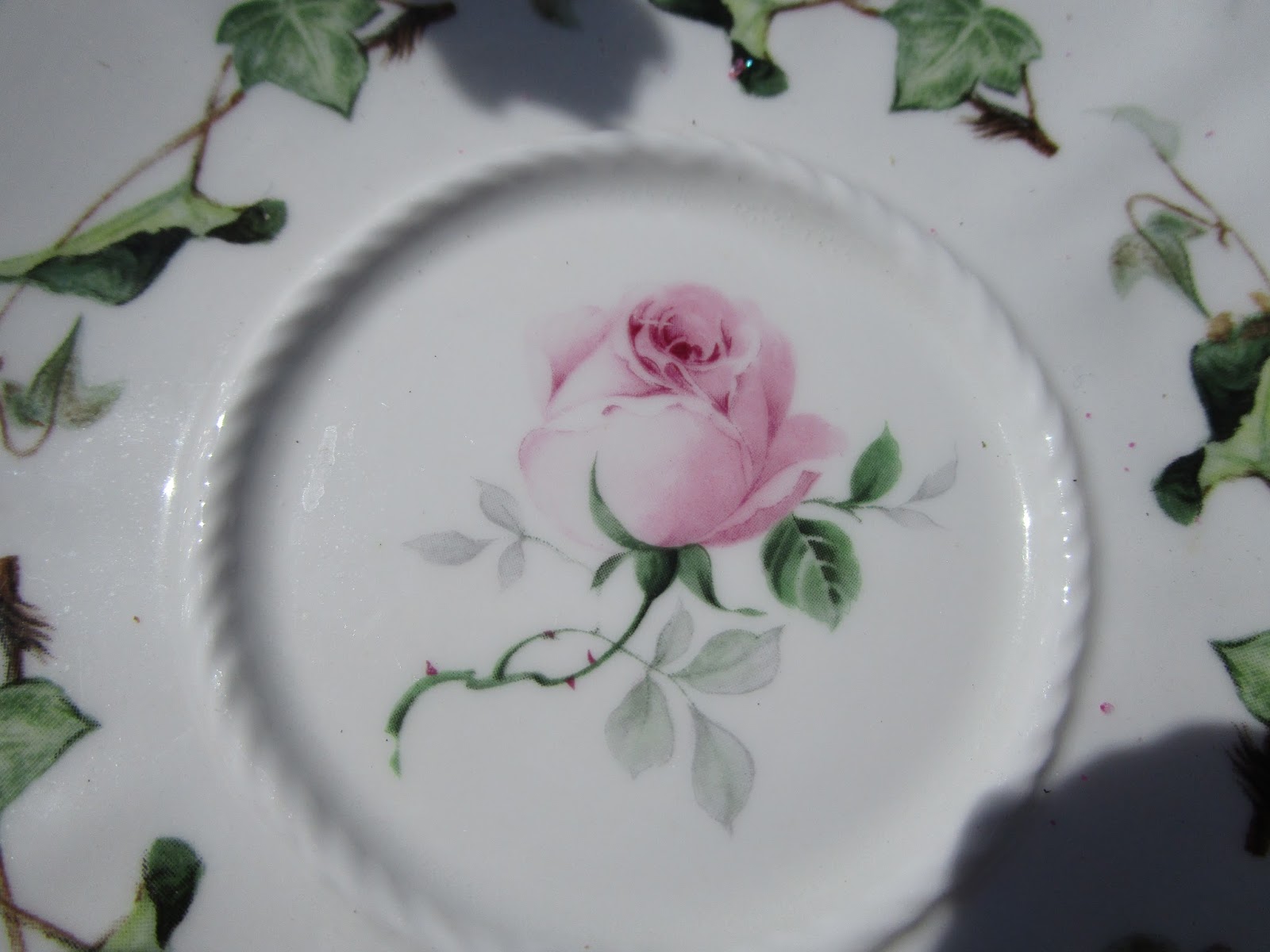 Karen's Cottage and Castle: Roses and Ivy for Tea Time