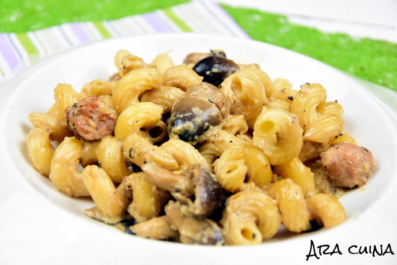 Ara cuina: Pasta Amorelli amb salsitxes i fredolics