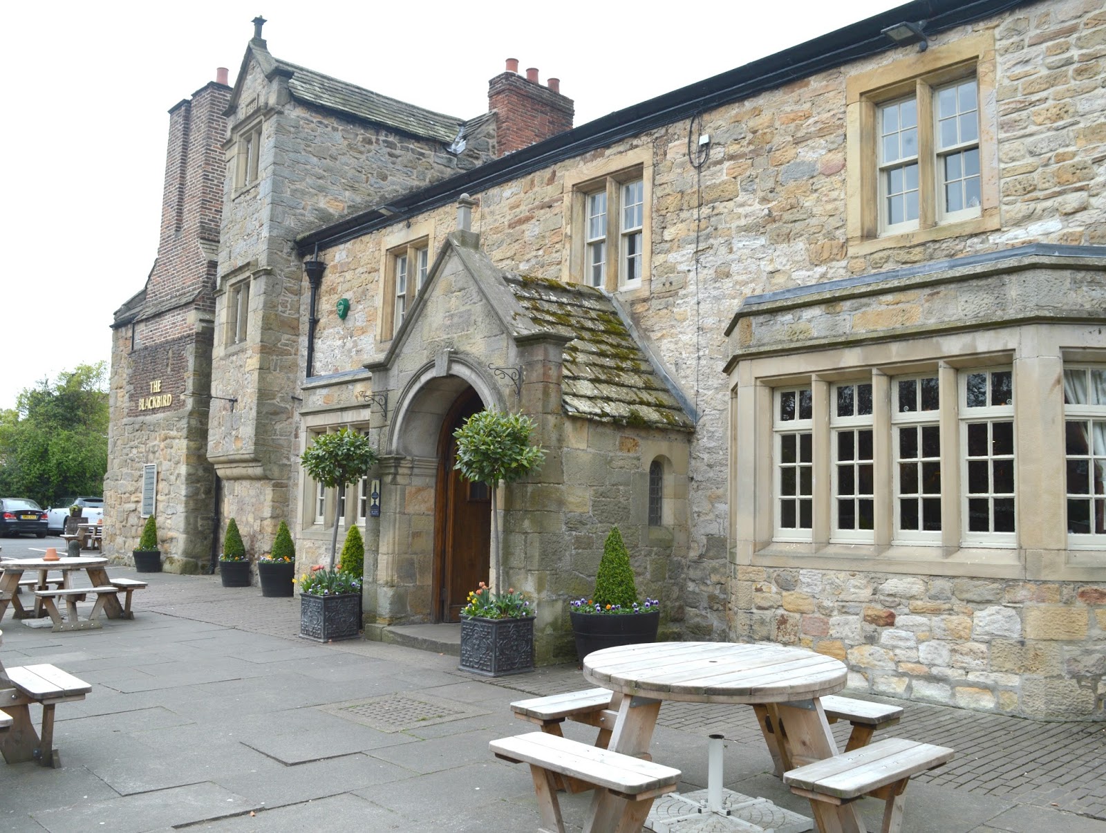 Sunday Lunch at The Blackbird, Ponteland | New Girl in Toon