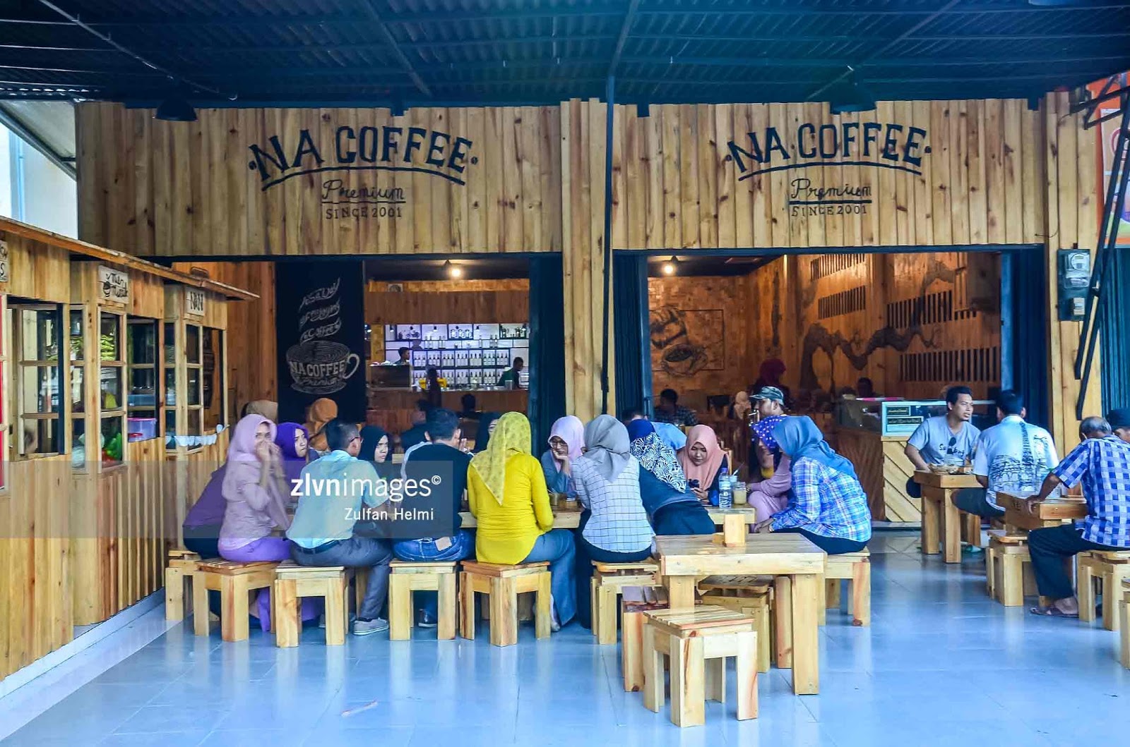 NA Coffee Shop, A Plenty of Food and Industrial Concept