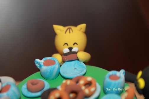 Sam the Bunny and Friends: Crayola Model Magic Clay: Cats Tea Party
