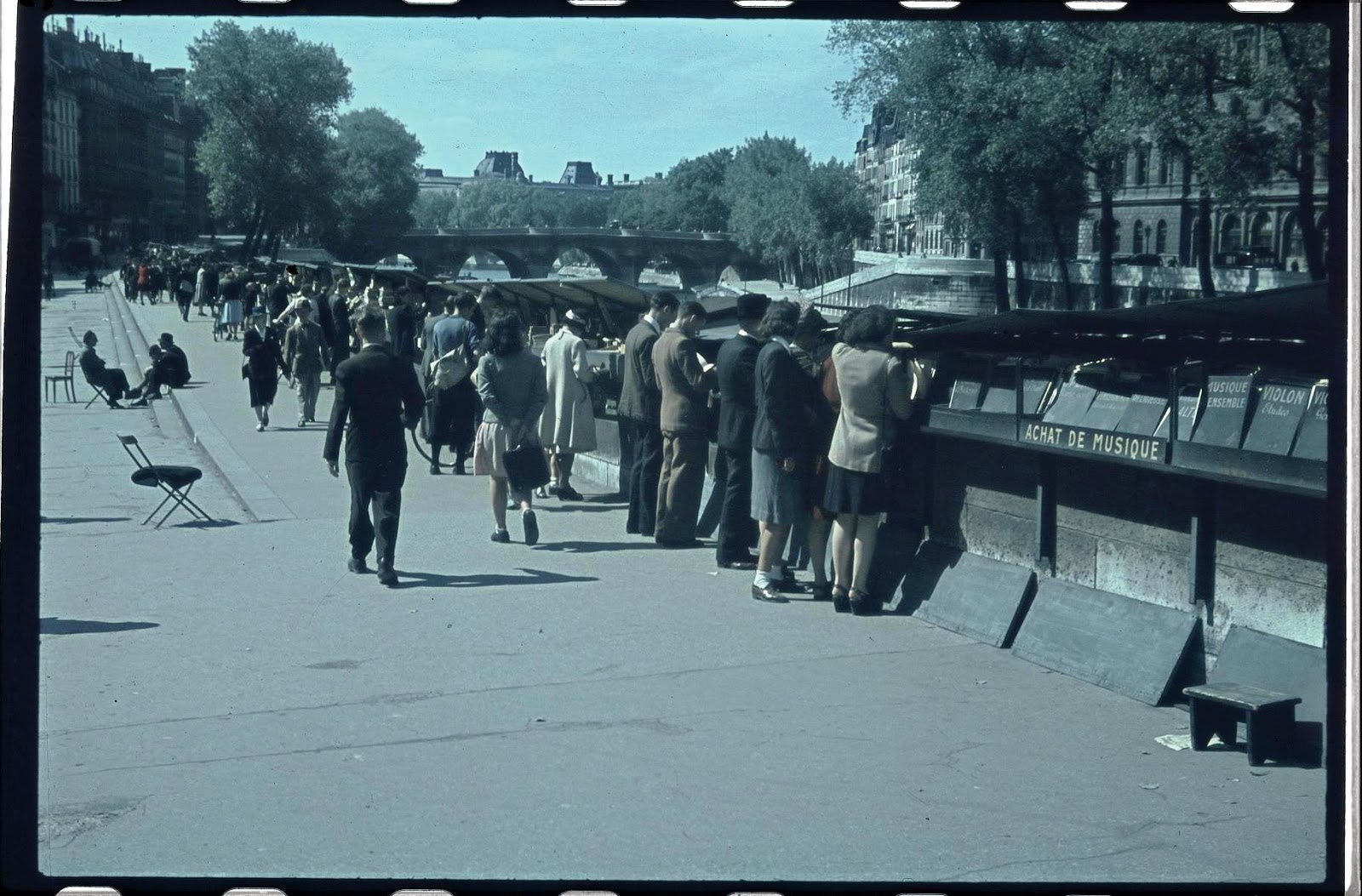 40 Fascinating Color Photographs That Capture Everyday Life on the ...