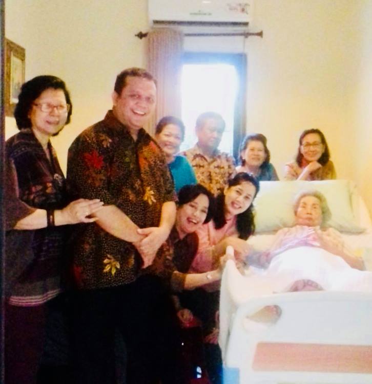 lusindo tobing: Melayankan Sakramen Perjamuan Kudus ke rumah-rumah ...