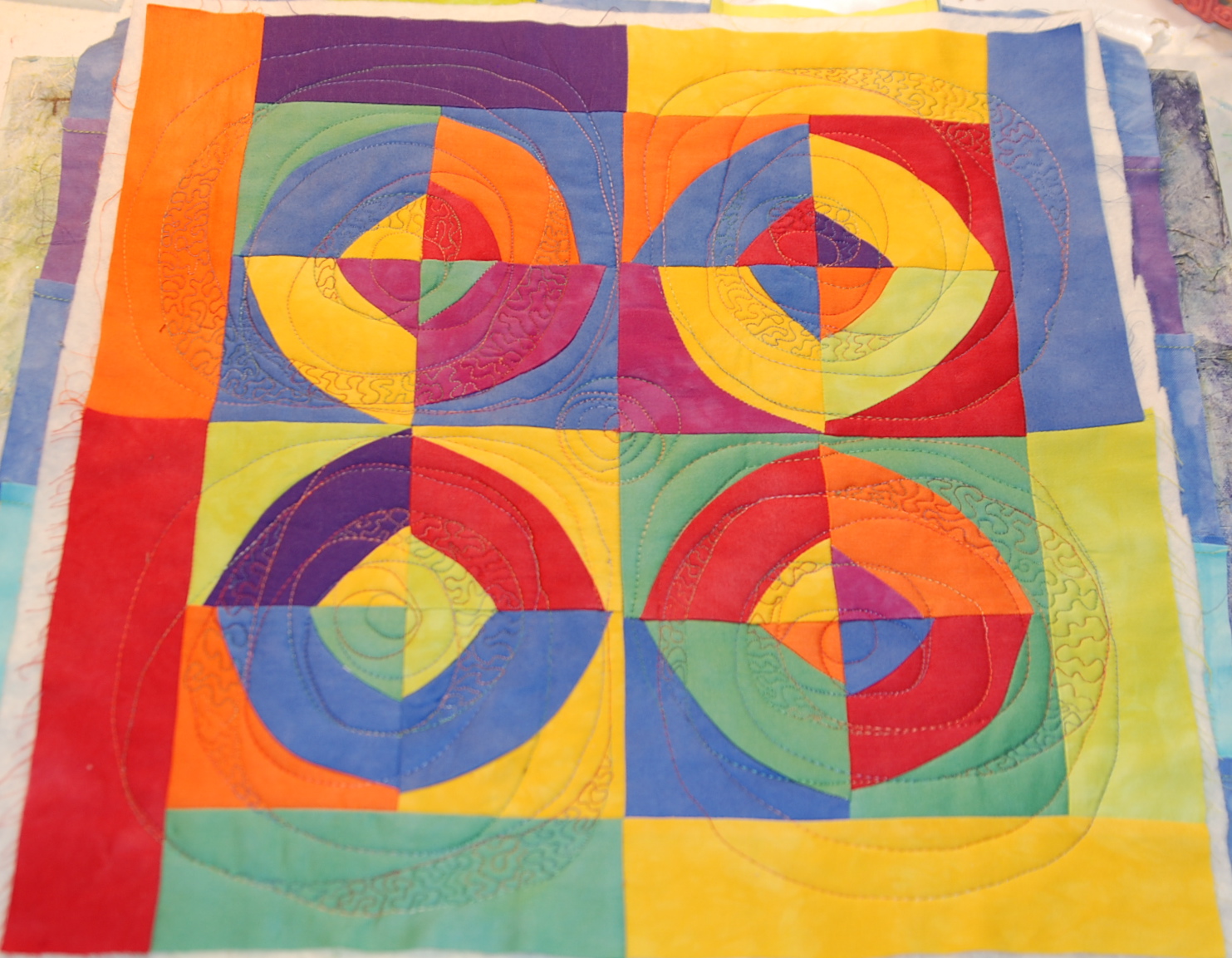15 minutes play...BumbleBeans Inc.: Kandinsky's Circles Quilting Done!