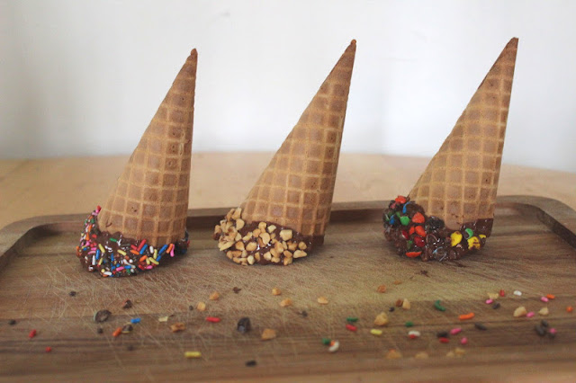 Sea of Blooming Dreams: A Sweet Idea: Chocolate Dipped Cones