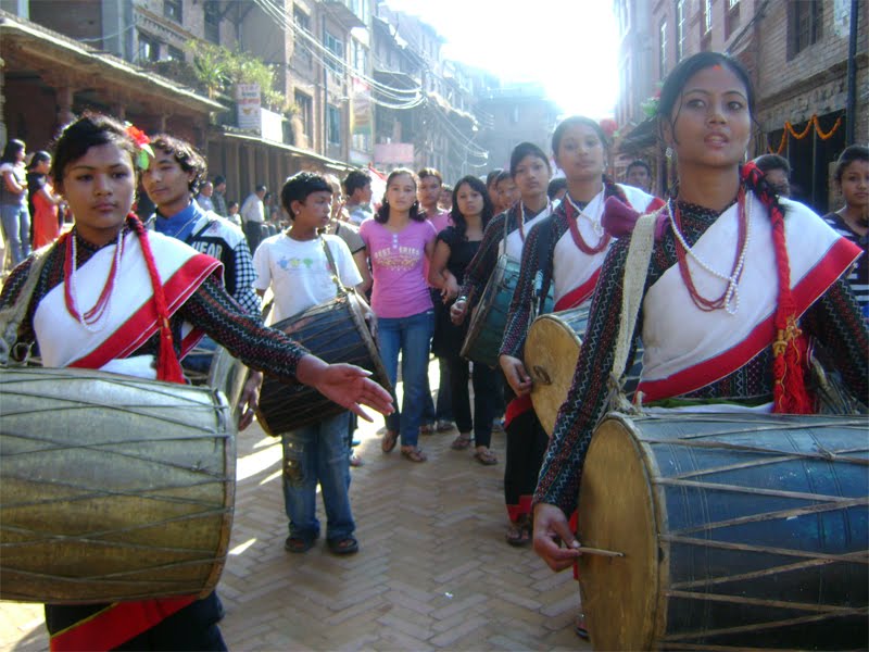 Sara Photo Sansar::..: Musician playing traditional musical instruments