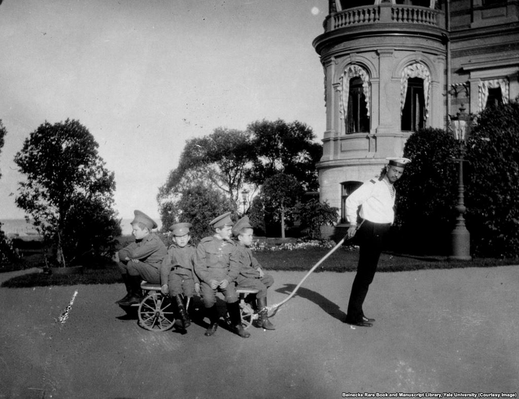 Before the Murders: 28 Rare Photographs of the Romanov Family Years ...