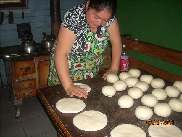 Tras el aroma y sabor de las Tortillas de Rescoldo en Huépil