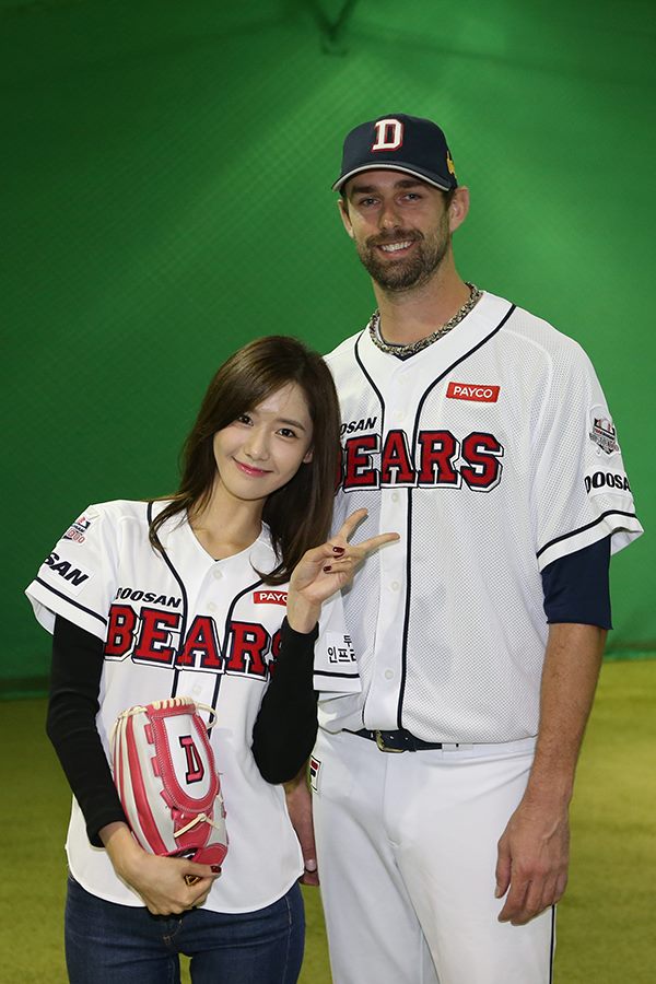 My SNSD: [PHOTO] 151023 Yoona with Dustin Nippert at Jamsil Stadium