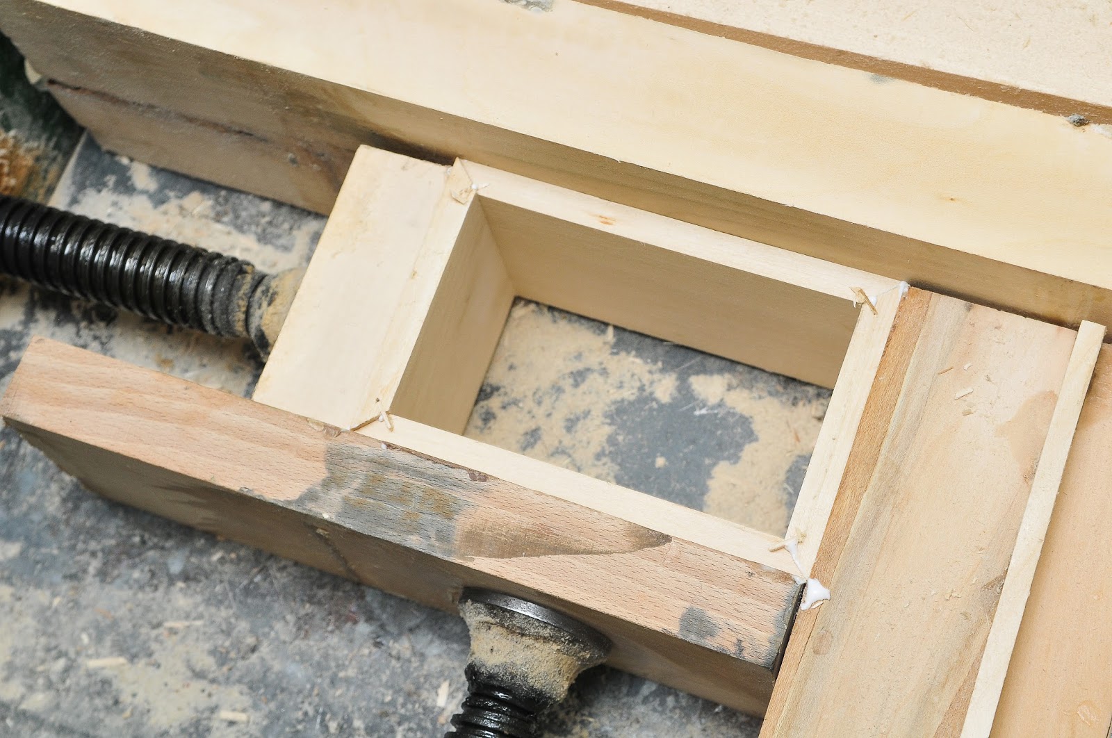 Wood Presentation Boxes: To Mitre Or Not To Mitre? That Is The Question!