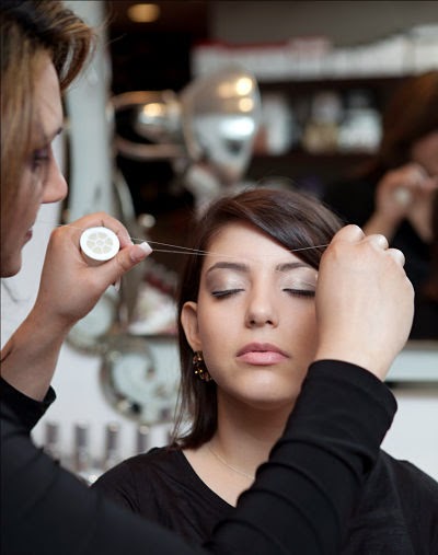 Cejas Perfectas: Depilación de cejas con hilo