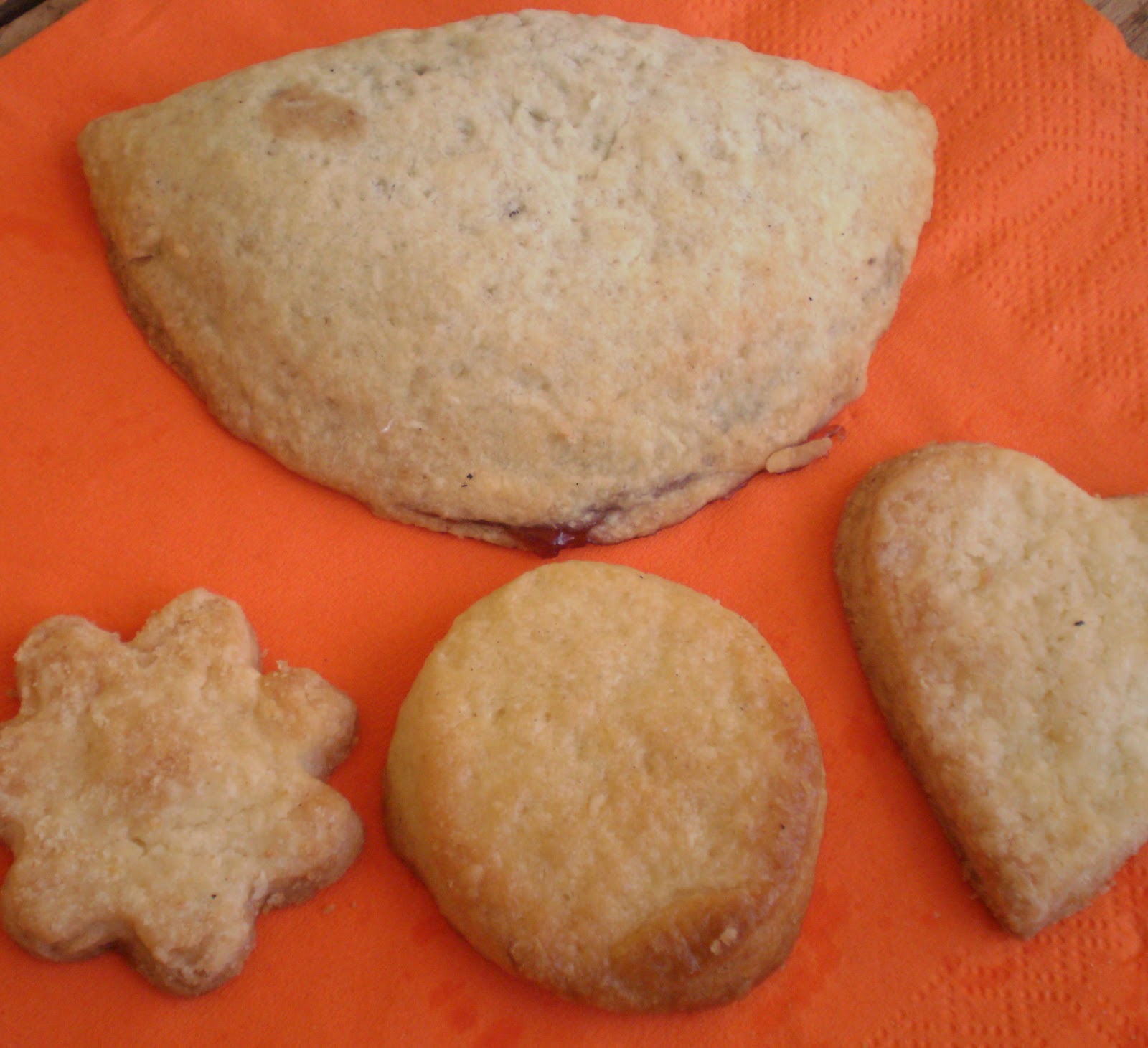 Trapeando: hilos y trapos: "PANADES, ROBIOLS I CRESPELLS"