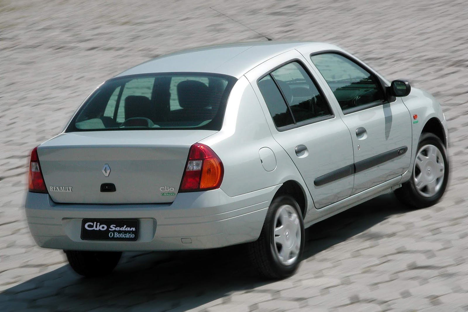 HISTÓRIA EM FOTOS - RENAULT CLIO