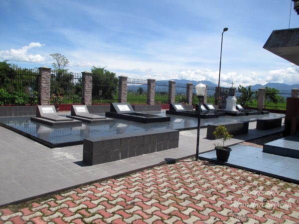 Makam Nomensen di Sigumpar | Backpacker Alam dan Sejarah