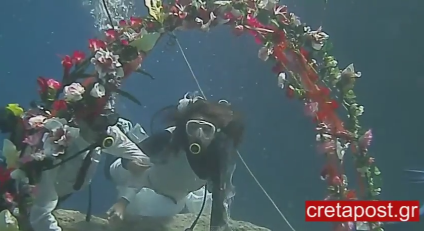 (ΕΛΛΑΔΑ)Γάμος κάτω ...στο βυθό της θάλασσας! - EPIRUS TV NEWS