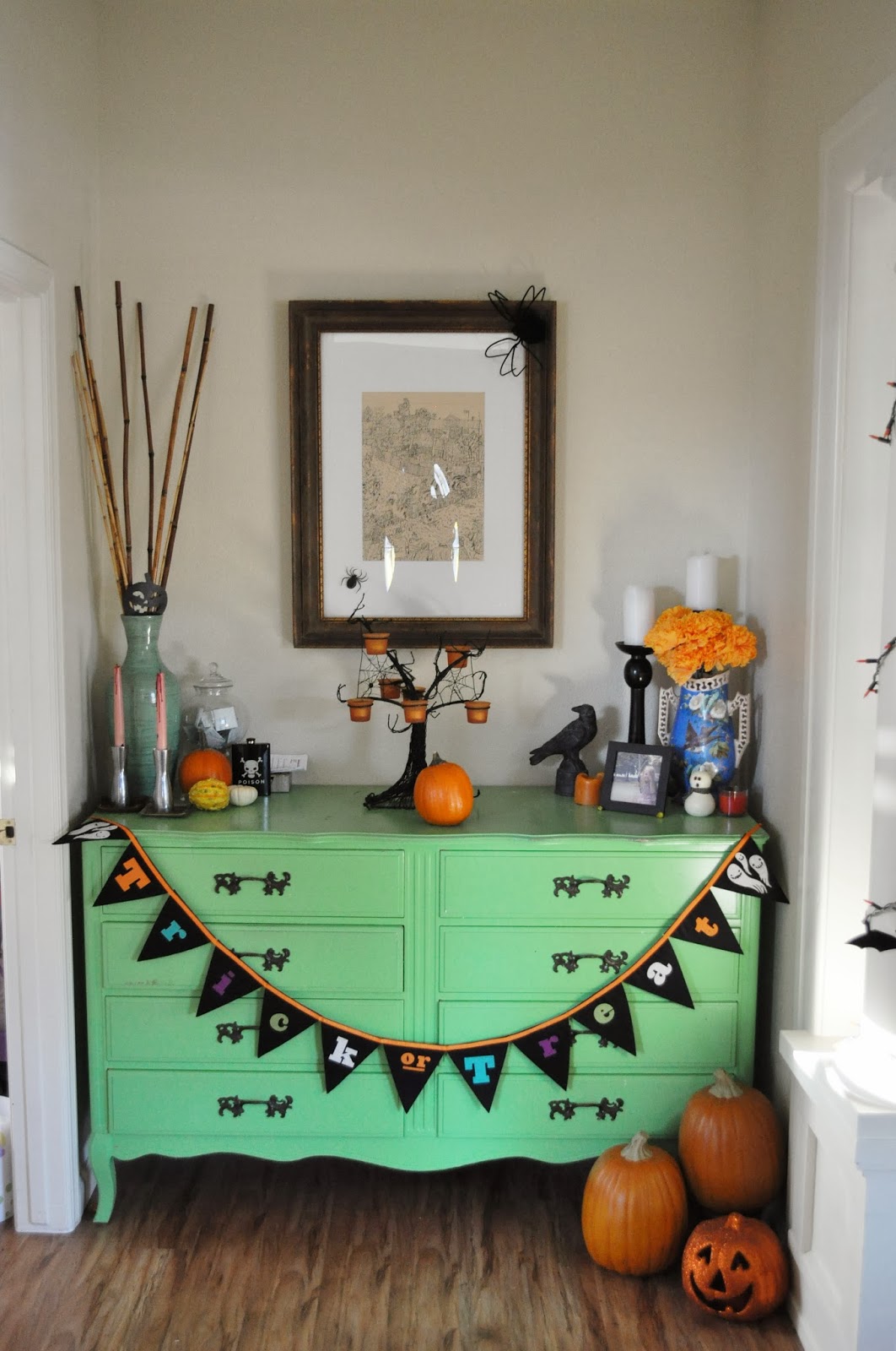 SLO & Simple: Decorations