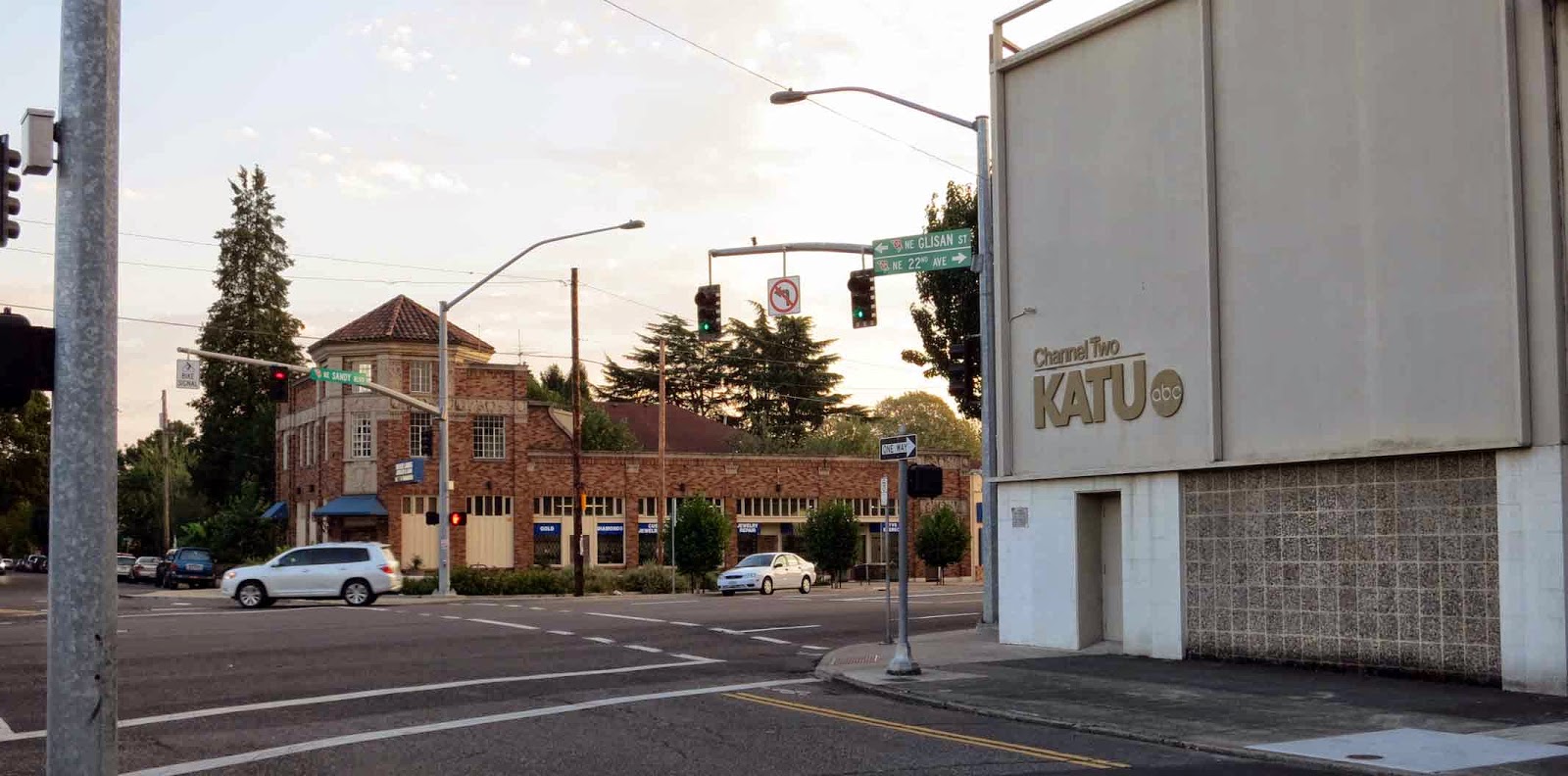 The ZehnKatzen Times: [PDX] The Studios of Portland: KATU, On Your East ...