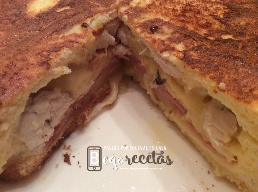 Sandwichón de pollo escalfado, queso y jamón de york | Cocina