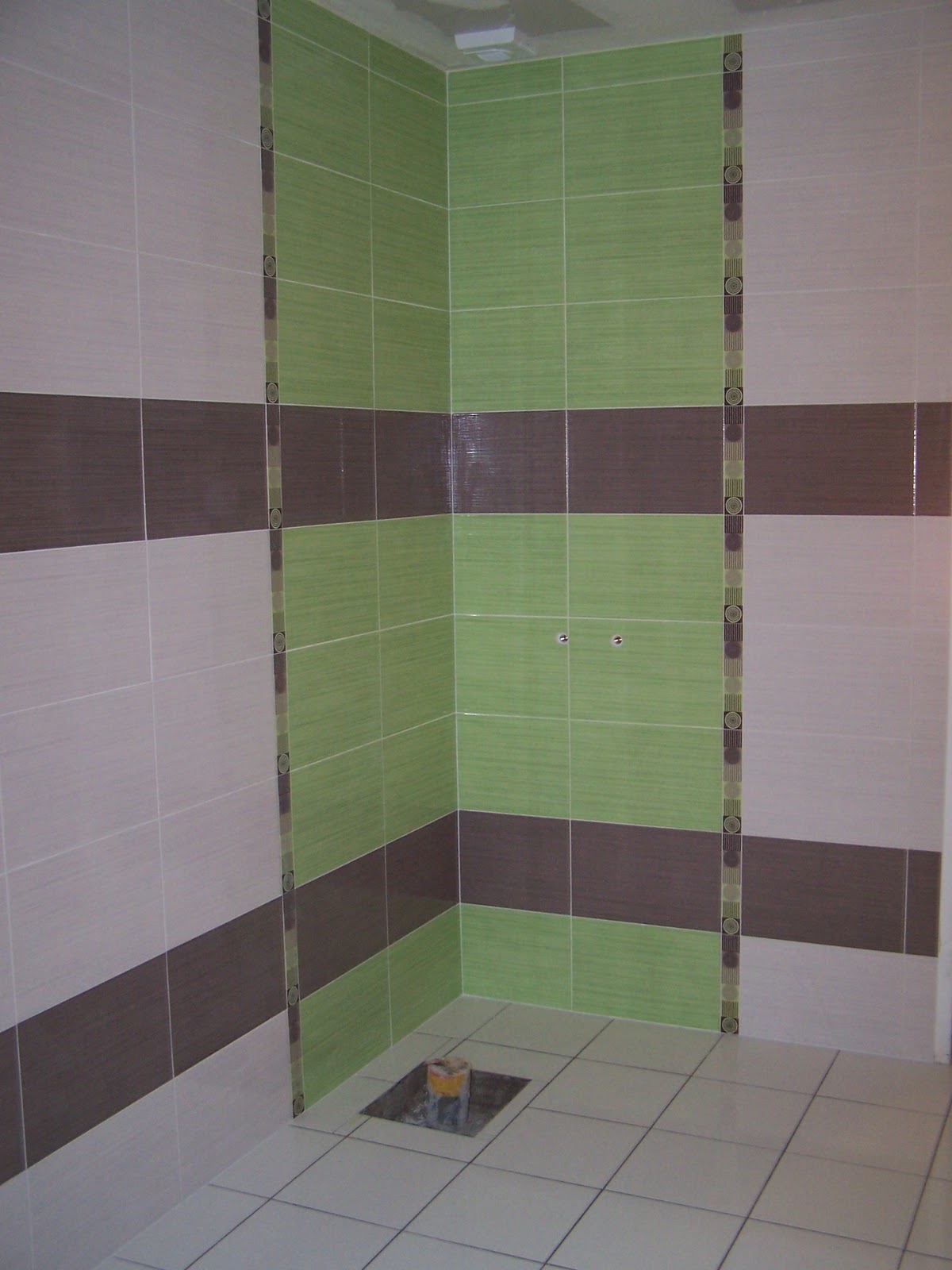 Entreprise de carrelage et de faïence depuis deux générations: Pose de ...