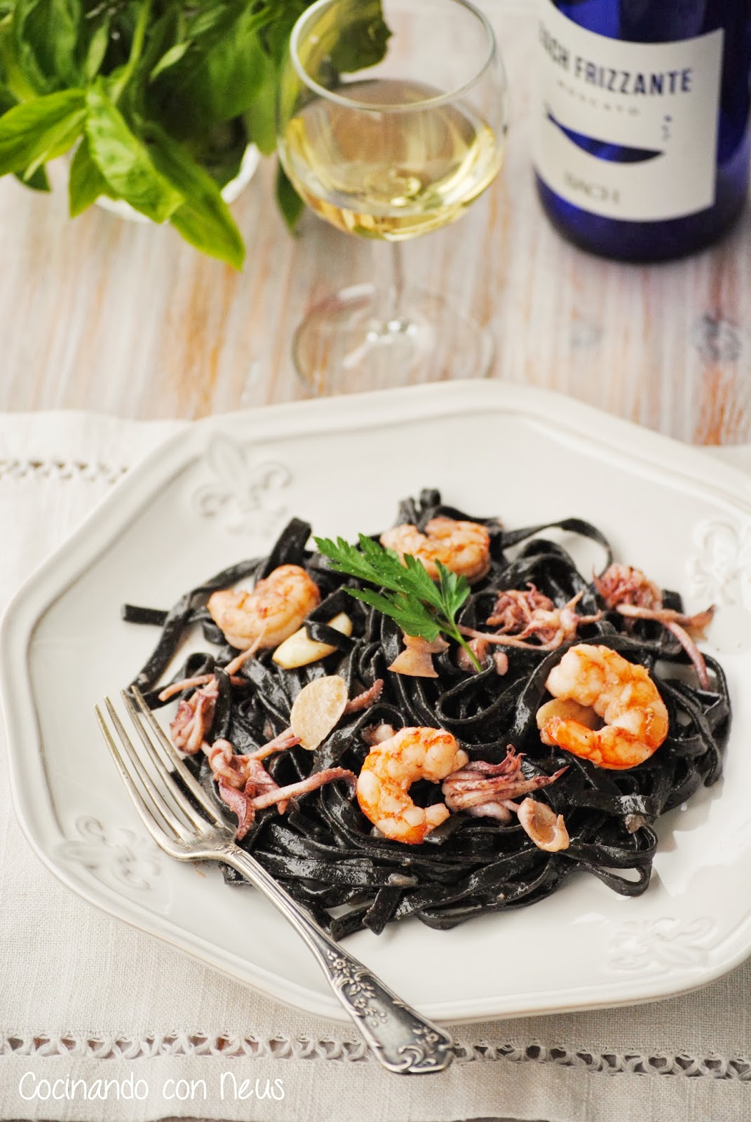 Tagliatelle al nero di sepia con gambas y patas de calamar - Cocinando ...