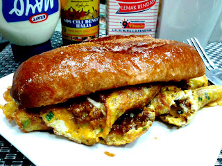 T.D.N.N.: Who makes the best Roti John in Singapore?