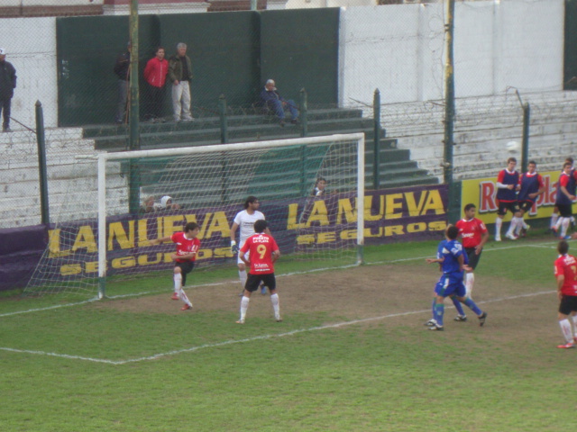 Revista Tribuna Roja: Defensores trajo un punto valioso de la cancha de ...