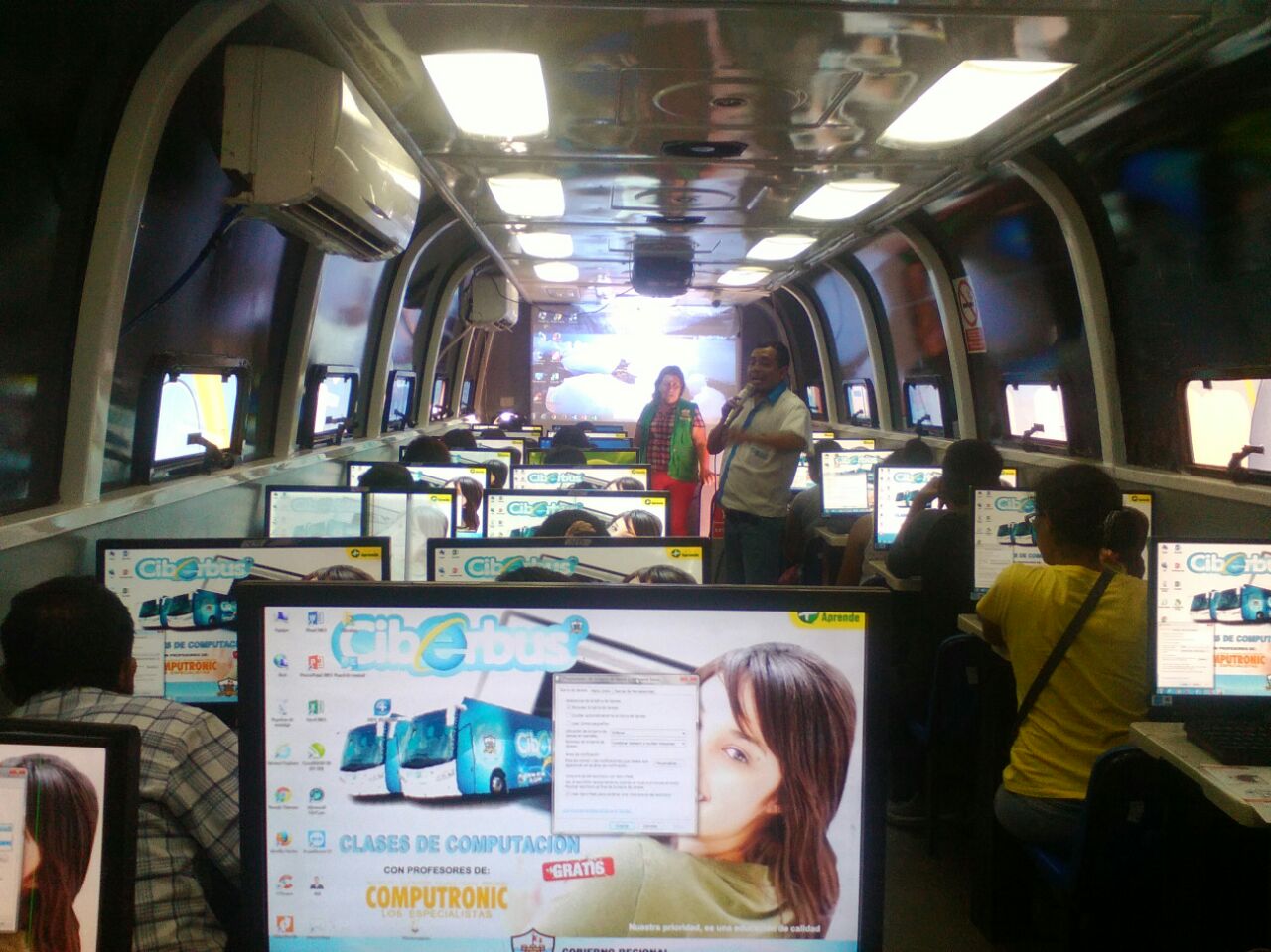 "el reportero vecinal": CIBER BUS OFRECE CLASES DE COMPUTACIÓN GRATUITA ...