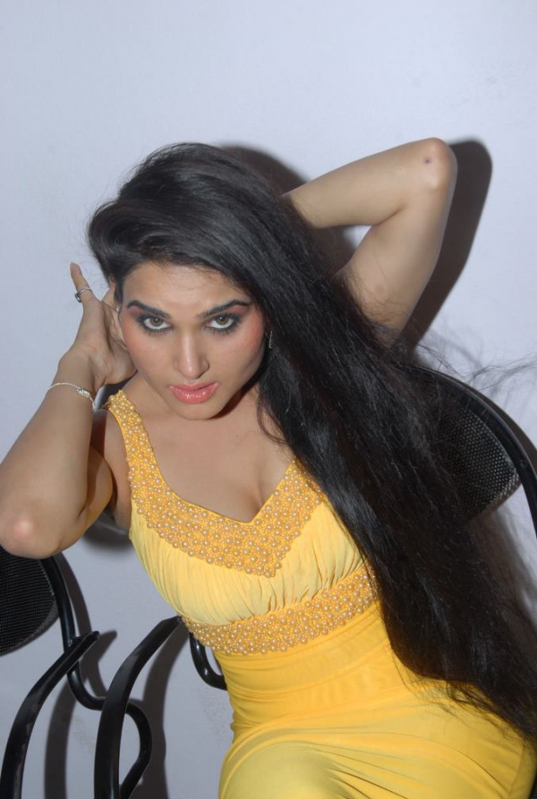 Kavya Singh Hot Photos - Hot PHOTOSHOOT Bollywood, Hollywood, Indian Actress HQ Bikini, Swimsuit ...