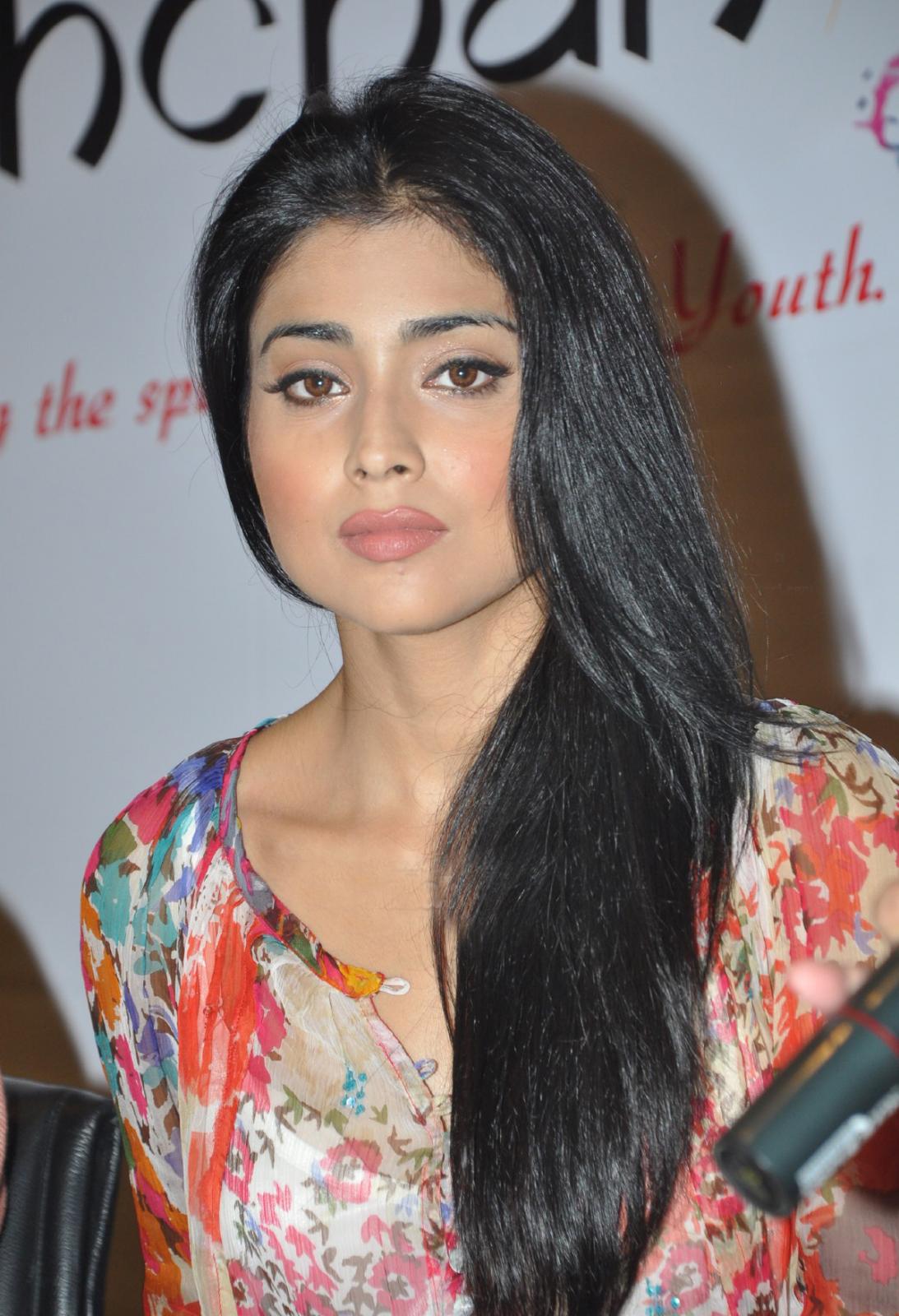 Best Celeberties Wallpapers: Shriya Saran