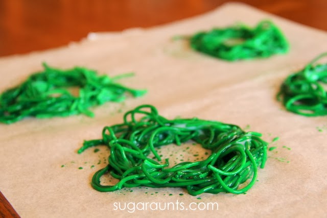 Spaghetti Wreath Christmas Ornament for Kids to Make - The OT Toolbox