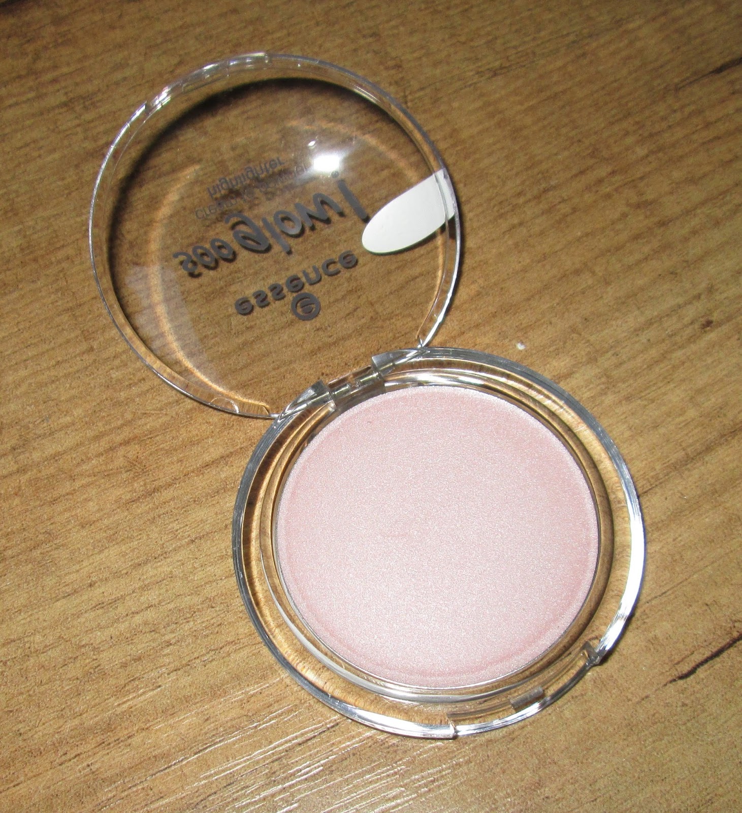 [Review]: Essence soo glow! cream to powder highlighter in 20 bright up ...