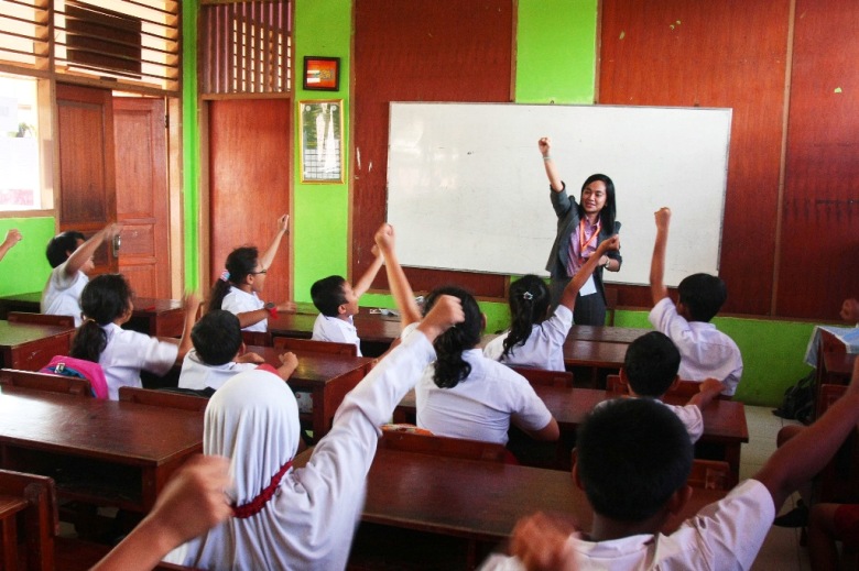 Peranan Guru SD Dalam Kaitannya Dengan Desentralisasi Pendidikan
