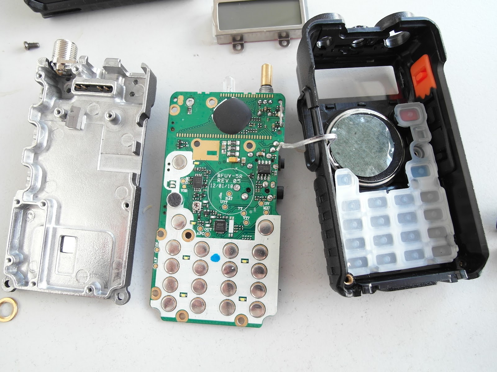 BAOFENG UV-5R: Por dentro do Baofeng UV-5R