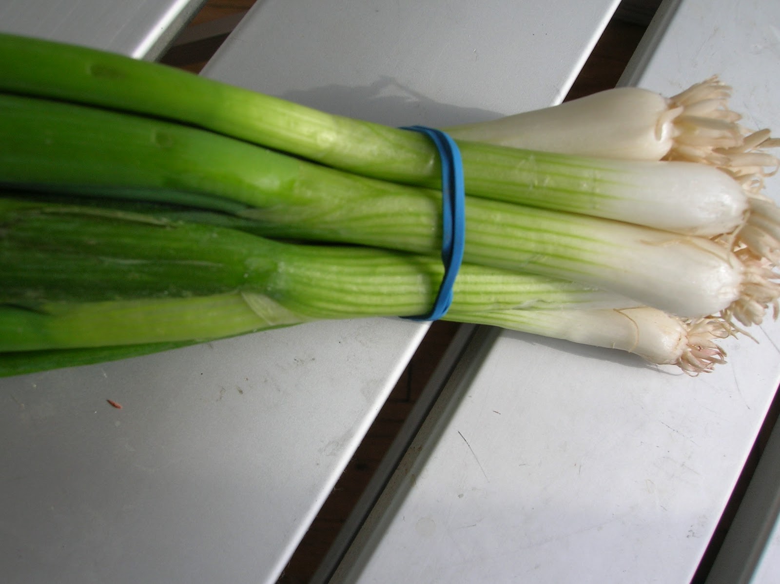 Foodies, Forks and Leeks: Pad Thai in a box...