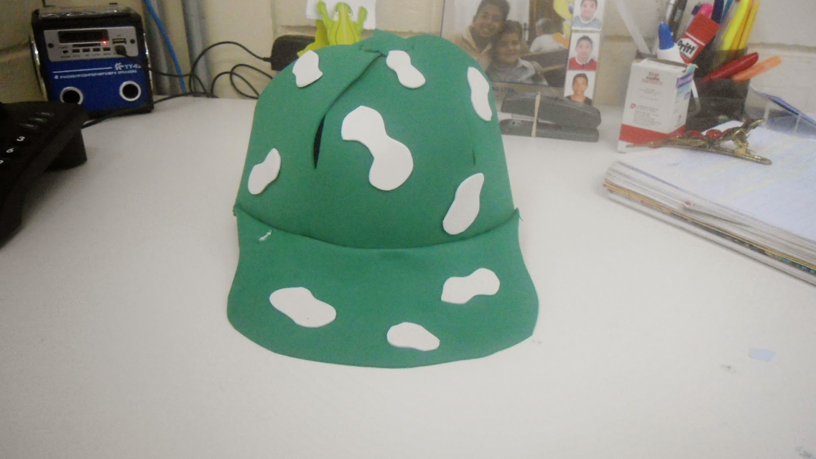 COMPARTILHANDO IDÉIAS COM A TIA ANGELA: BONÉS FEITOS DE EVA