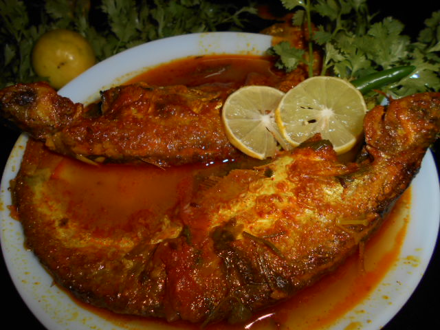 Paramita's Kitchen: Pabda Macher Jhal / Pabo Cat Fish Spicy Gravy ...