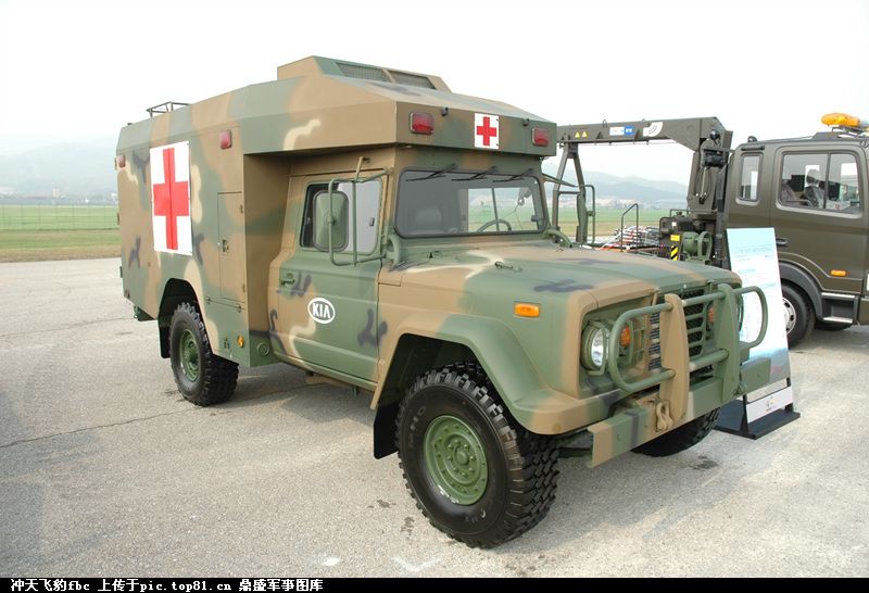 Kia KM451 field ambulance (photo : top81)