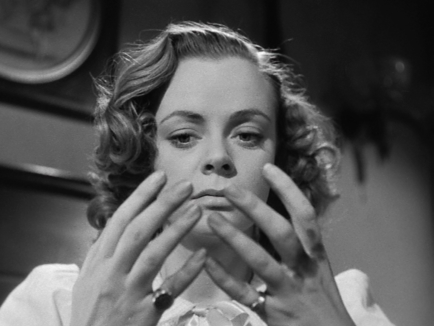 Shades of Gray: 'She-Wolf of London' is a disappointment