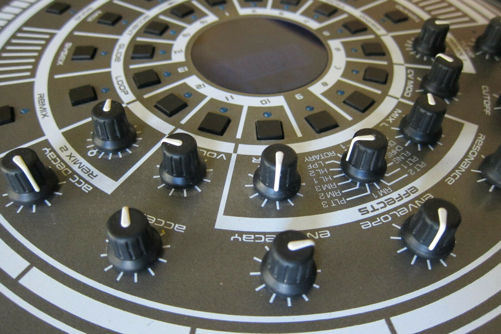 MATRIXSYNTH: Future Retro Revolution Bass Synthesizer