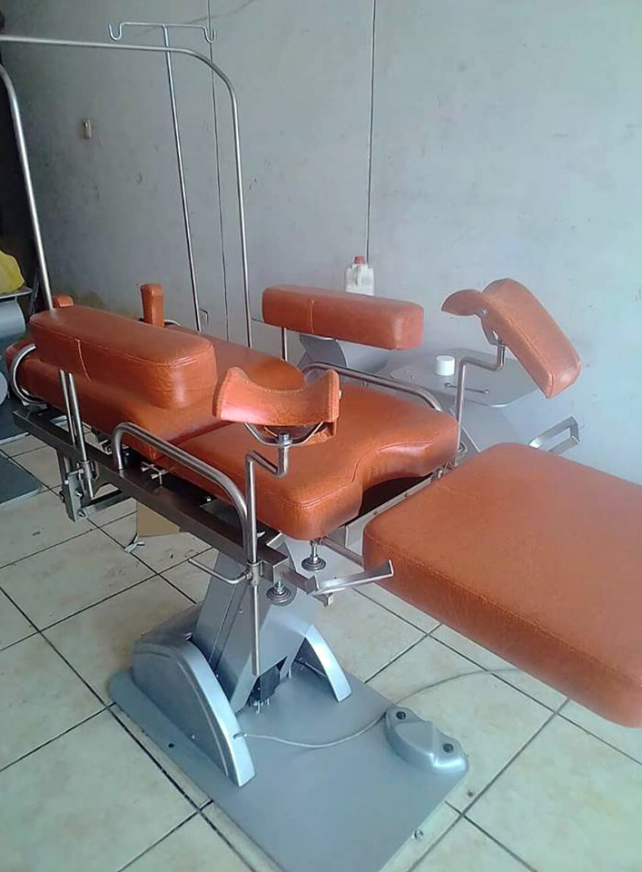 SALUD Y SUPERACIÓN: Mesa de parto electro hidráulica de acero inoxidable