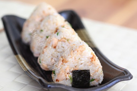 My Kitchen Snippets: Salmon Onigiri/Japanese Salmon Rice Balls