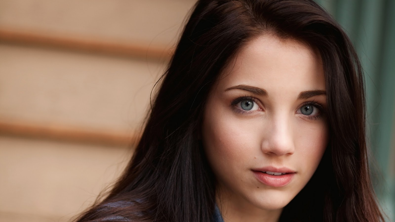 Emily Rudd Model - Mystery Wallpaper