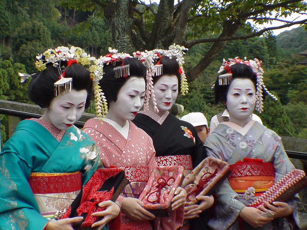Japan Bursting into Cultural Vividness | Japanese Life Styles