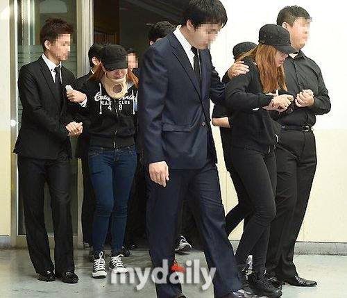 ShowbizAsiaUpdates: Ladies' Code's EunB Emotional Funeral