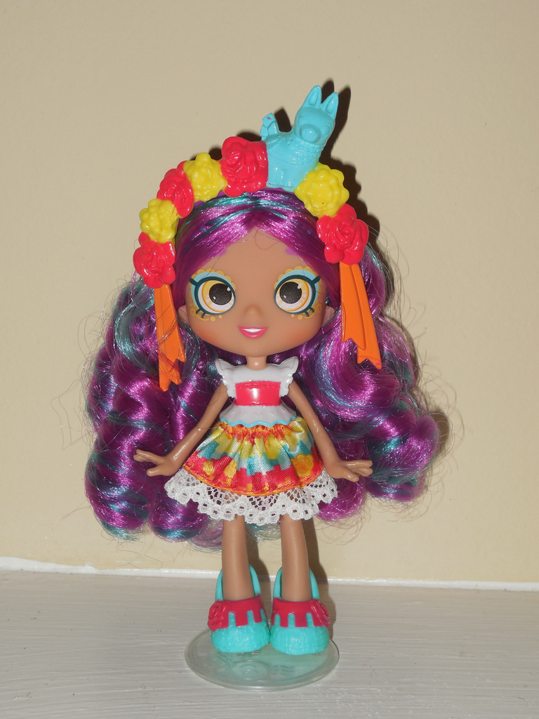 Veni Vidi Dolli: REVIEW: Shoppies World Vacation Rosa Piñata