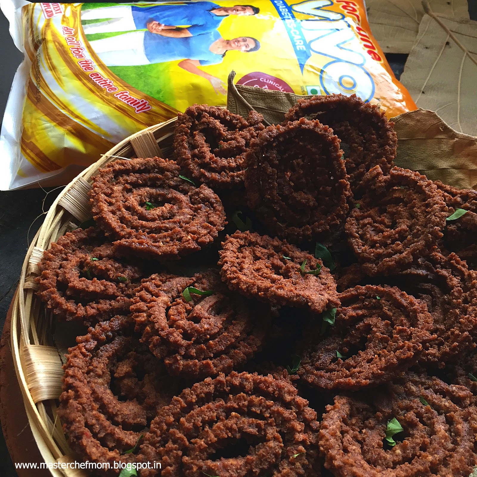 MASTERCHEFMOM: Kezhvaragu Murukku | Ragi Chakli Recipe | Finger Millet ...