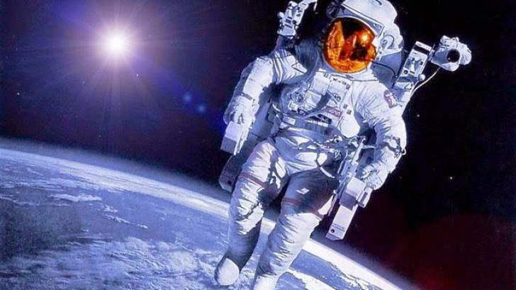 cholloschic: In spatiu, printre randuri…