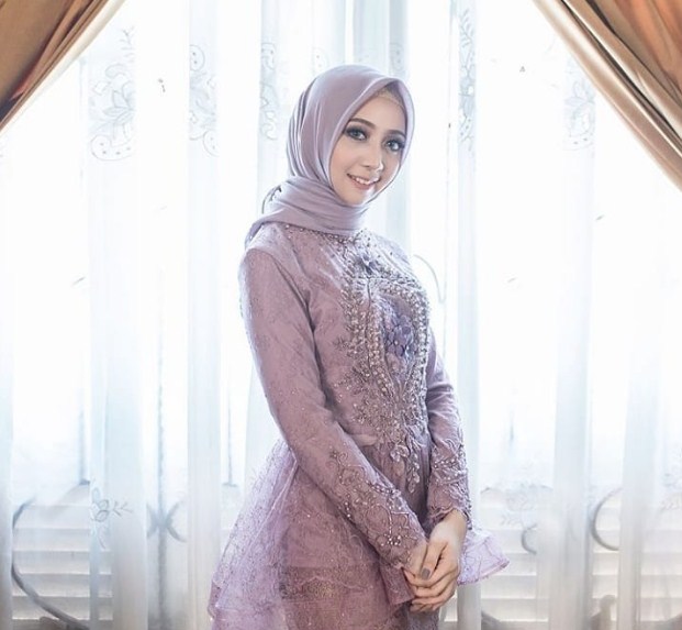 20 Inspirasi Model Gaun Wisuda Paling Elegen dan Cantik 2019 | Fashion ...