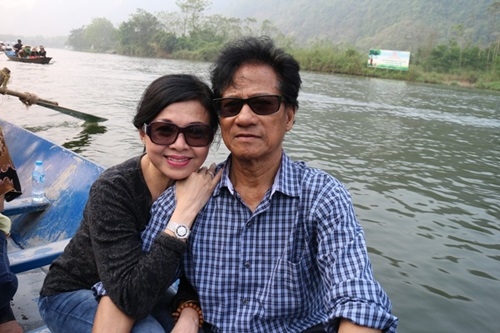 Che Linh: Che Linh took his wife and children first go sightseeing
